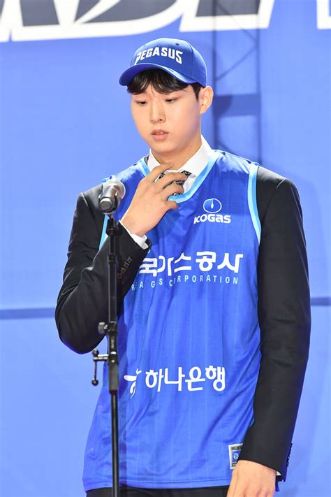 Kbl 신인드래프트 새로운 체제의 한국가스공사 신인 드래프트를 통해 신주영 김태호 지명