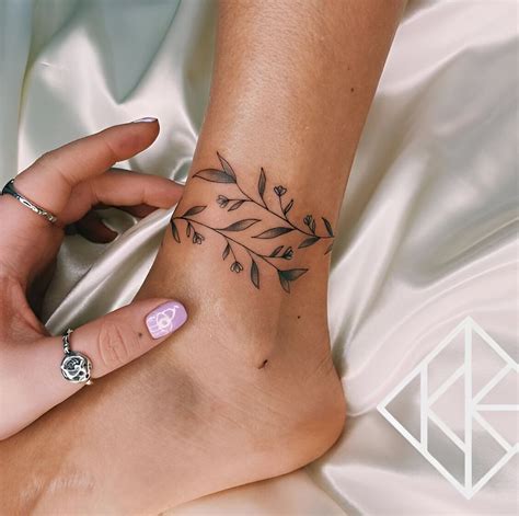 20 Feminine Ankle Tattoos For Ladies To Show Their Beauty
