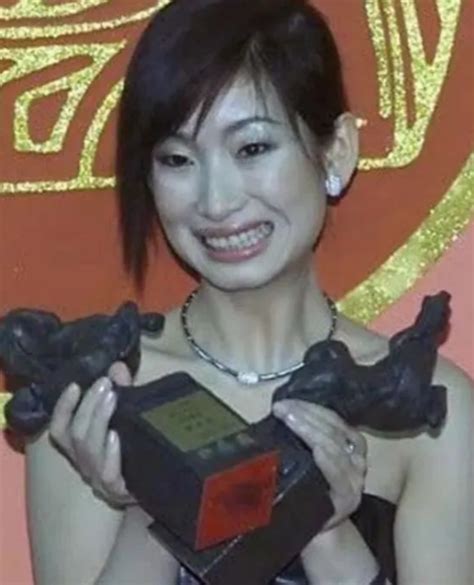 秦海璐：曾为爱情流过泪，嫁给二婚的王新军，被婆婆宠成宝白领秦海璐榴莲飘飘新浪新闻
