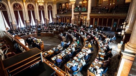 Iowa Lawmakers Pass Bills With Penalties For Ai Generated Pornography