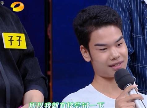 「髮際線小吳」上《快本》，五個字讓何炅秒變臉，網友：耍大牌？ 每日頭條