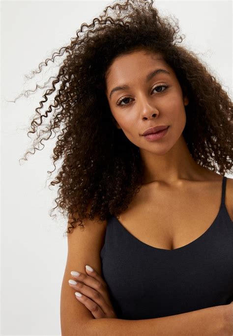 Майка Uniqlo с бра на бретелях цвет серый Rtlach212101 — купить в интернет магазине Lamoda