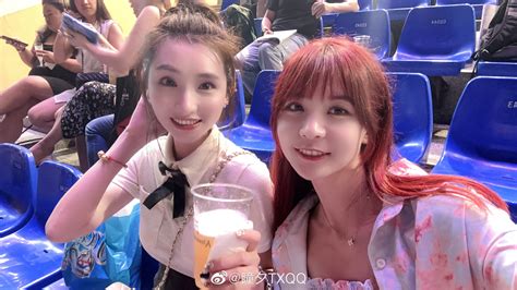 Lpl解说瞳夕晒照：去了海边喝了🍺，好好看的衣服😀 直播吧