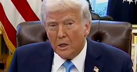 Donald Trump signe un décret ordonnant le retrait des États Unis du