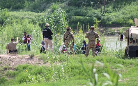 Exclusive Photos Physical Barriers No Match For Surrendering Migrants