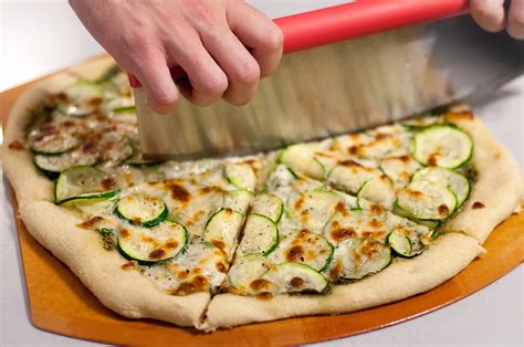 2730 Zucchini Pesto Pizza The Little Gsp