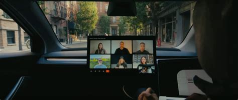 テスラのマスク氏、自動運転ロボタクシー『サイバーキャブ』発表。20人乗れる『ロボバン』もサプライズ公開 1枚目の写真・画像 テクノエッジ