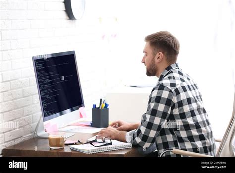 Compute Programmer Hi Res Stock Photography And Images Alamy