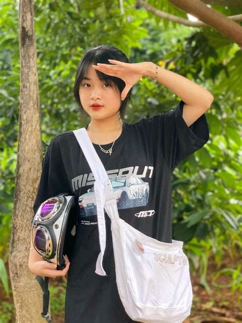 Ghim của • TRÀ SỮA ĐƯỜNG TRẮNG• trên Nữ xinh