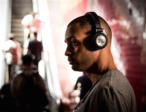 JBL Synchros E40BT On Ear Bluetooth Headphones Gadget Flow