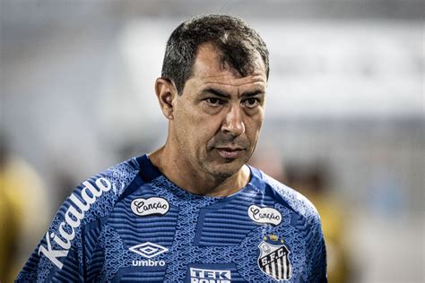 Santos Carille celebra vitória jogo consistente contra a Ponte Preta