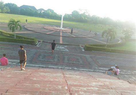 Minggu Sore Di Gsp Ugm
