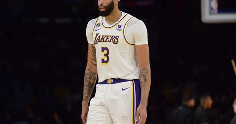 Lakers Rumors Anthony Davis Head Injury Hasnt Been Mentioned As