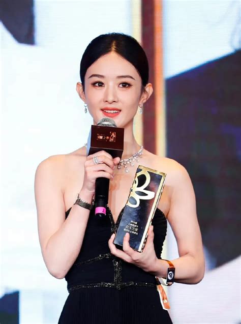 Zhao Liying And Yin Tao Magnolia Received The Award In The Same Frame