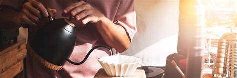 추상적 인 배경 빛의 특성은 노이즈 및 곡물 질감을 일으키는 표면을 친다 거울에 대한 스톡 사진 및 기타 이미지 거울 거친 건축가 Istock