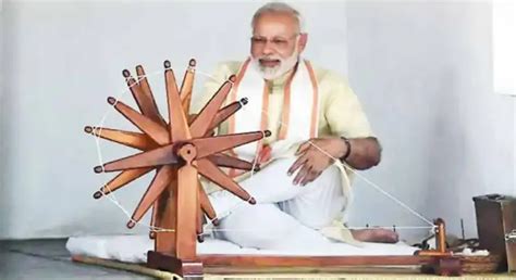 खादी उत्सव 7500 महिलाएं चरखा चलाकर खादी को बढ़ावा देने का संदेश देंगी