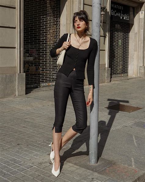 40 Ways To Style Capri Pants Brunettes Have More Fun In 2024 Capri