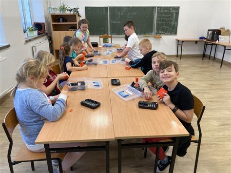 Inspirujące Zajęcia Z Robotami Edison 20 W Szkole Publiczna Szkoła