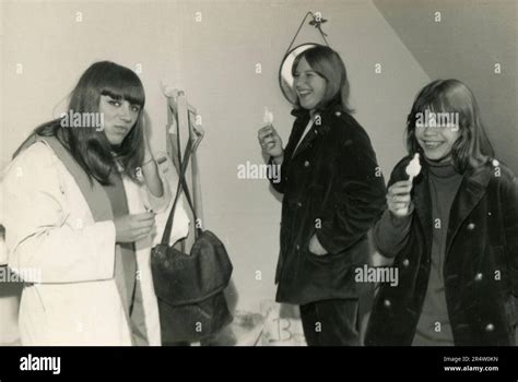 Student Girls Of The Kertemindeegnens Ungdomsskole Denmark 1965 Stock