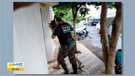 Policial Suspeito De Matar Esposa E Suposto Amante Dela Se Apresenta
