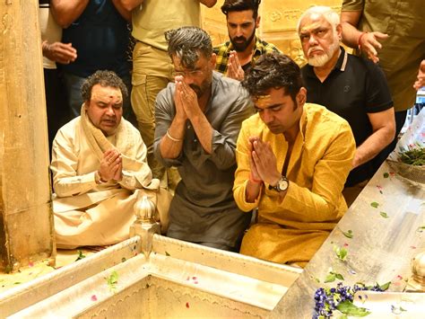 Film Star Sunil Shetty Visited Baba Vishwanath अभिनेता सुनील शेट्टी ने बाबा विश्वनाथ का किया