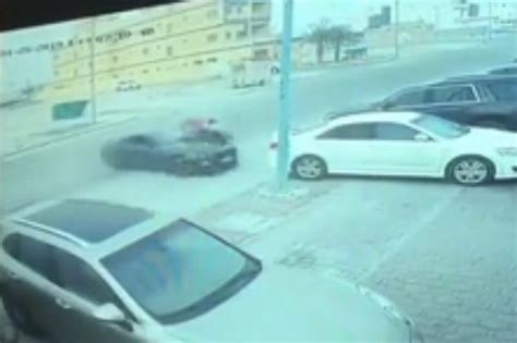ببینید فرار راننده خاطی از صحنه جرم پس از زیرگرفتن عابر پیاده خبرآنلاین