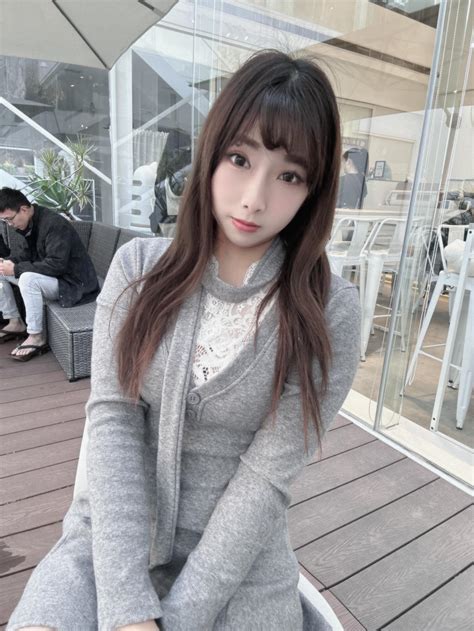 人生你我都有許多不容易，要忘記，但也要記得，忘了憂傷，記住快樂。 身體是自己的，一定要愛惜， 心情是自己的，一定要顧及， 別為不值得的人和事