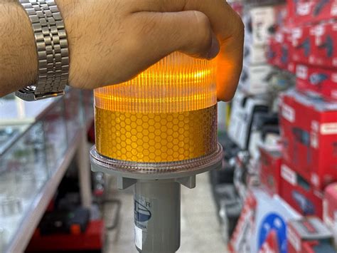 چراغ چشمک زن خورشیدی پایه ای Sh Abzar