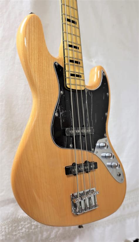 Squier Classic Vibe 70s Jazz Bass Maple Fingerboard Natural Like New