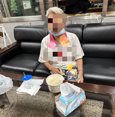 失智老婦路旁呆坐 大同警主動關懷買粥充饑助返家 蕃新聞