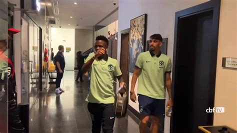 Seleção Comemora Vitória Sobre A Coreia No Hotel Ao Ritmo Da Dança Do