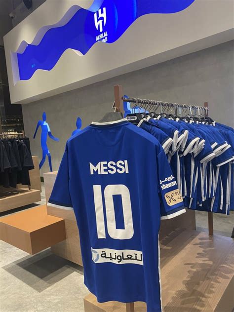 رد على تعاقد النصر مع رونالدو؟ سر ظهور قميص ميسي في متجر الهلال