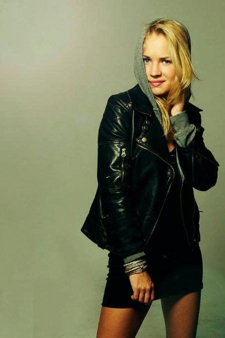 Lux Cassidy Britt Robertson Robertson Actresses