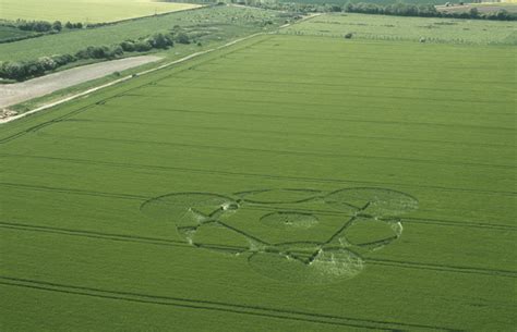 2001 Crop Circles Temporary Temples