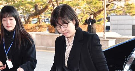 尹 탄핵심판 첫 재판관 회의출근하는 이미선 헌법재판관