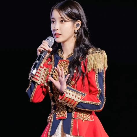 Iu演唱會寵粉寵上天！連換6套華服，把甜美、氣質、帥氣的知恩一次收藏