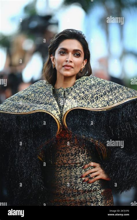 ©franck Castelmaxppp 20220005 Elvi Red Carpet The 75th Annual