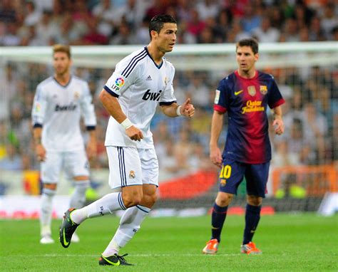 12 Históricas Imágenes De Cristiano Ronaldo Y Lionel Messi En Clásicos