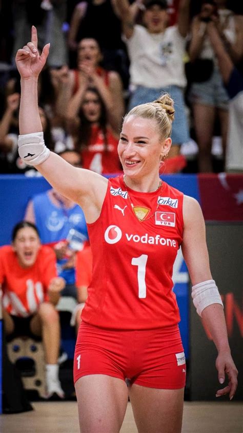 Gizem Örge 2024 Voleybol oyuncuları Voleybol resimleri Voleybol
