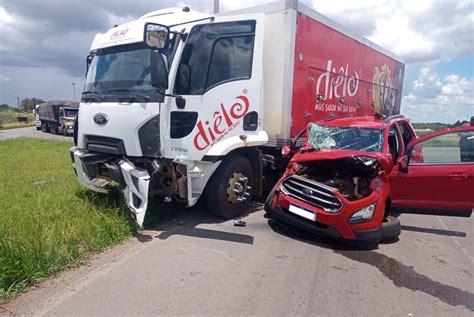 Acidente Entre Carro E Caminhão Deixa Dois Feridos Em Campos Novos