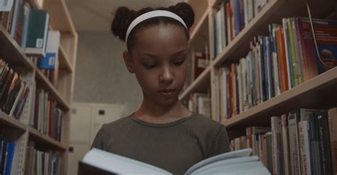 Bookish 공공 도서관 공부방 공부하는 공부하다 교육 교육 개념 권한 부여 녹색 드레스 논픽션 도서관 독서 습관 독서 책 독서광 독서하는 머리