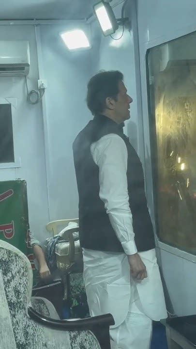 عمران خان قومی ترانے کے دوران کھڑے ہو گئے Imrankhan Pti Youtube