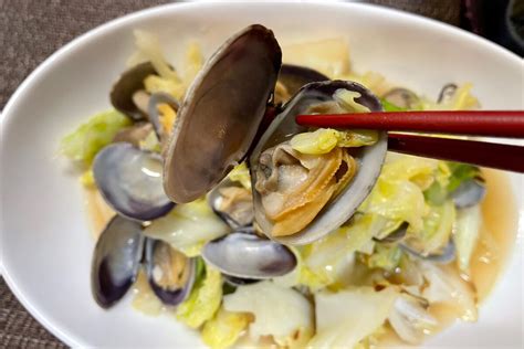道場六三郎氏の「あさりと新キャベツの酒蒸し」 あっという間にできて美味しすぎ Sirabee