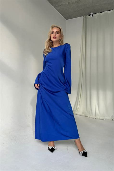 Синя шовкова сукня максі