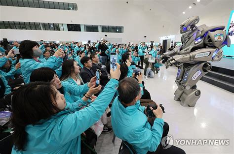 Ai페스타에 등장한 춤추는 로봇 연합뉴스