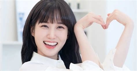 박은빈 단발머리 우영우는 잊어라 찰랑 찰랑 긴 머리 꽃을 든 미녀[ten★]