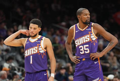 Kevin Durant Posts Epic Photo Of Himself And Devin Booker At Hooters