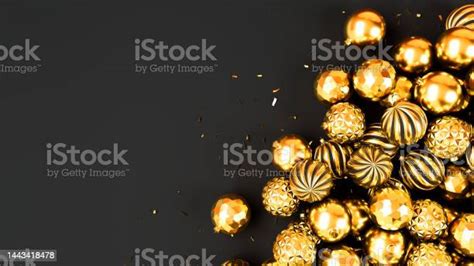 새해 복 많이 받으세요 반짝이는 황금 싸구려 크리스마스 장식 검은색 배경에 금색 공의 현실적인 3d 렌더링 그림 12월에 대한 스톡 사진 및 기타 이미지 Istock