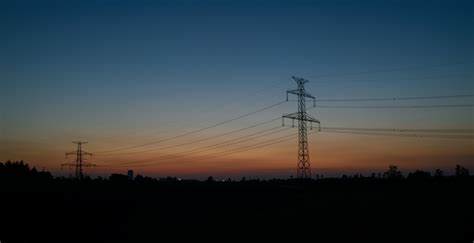 무료 이미지 경치 수평선 구름 해돋이 일몰 아침 바람 새벽 여름 황혼 저녁 파란 하늘 실루엣들 잔광 전송 타워 옥외 구조물 전기 공급 가공