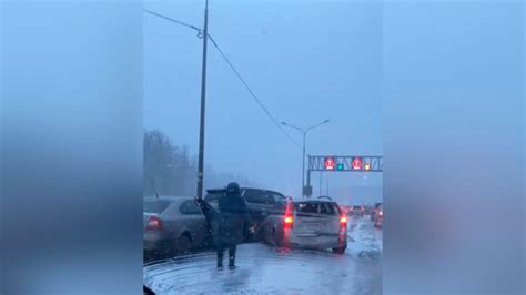 Около 16 машин попали в цепь ДТП на трассе в Ленобласти ТРК Звезда